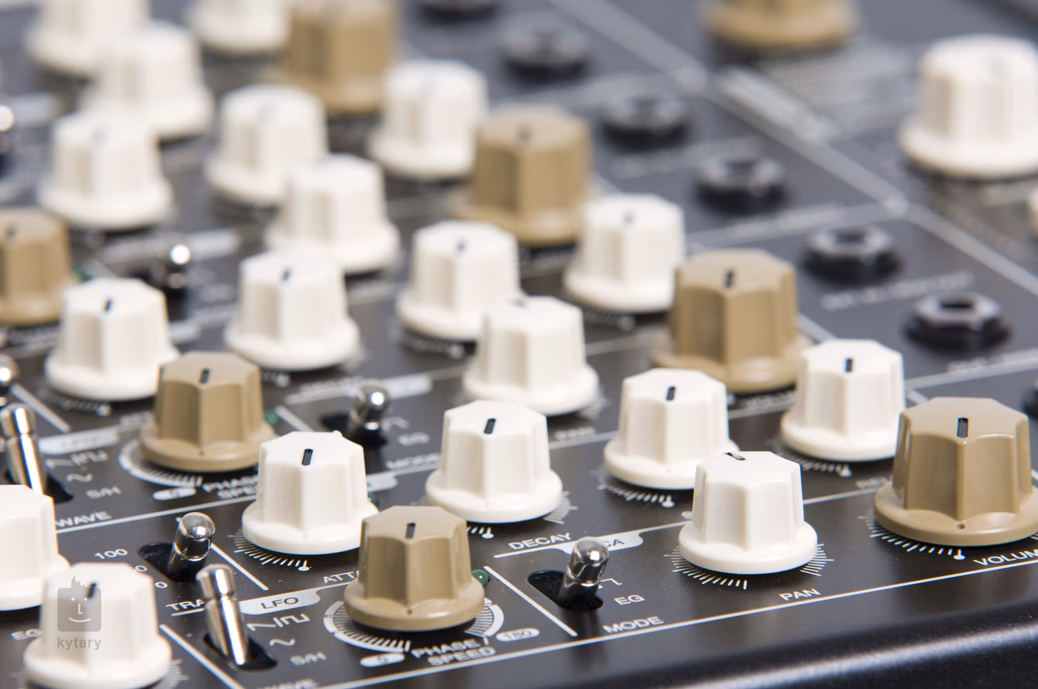 VERMONA PERfourMER MKII CV/Gate Analog-Synthesizer